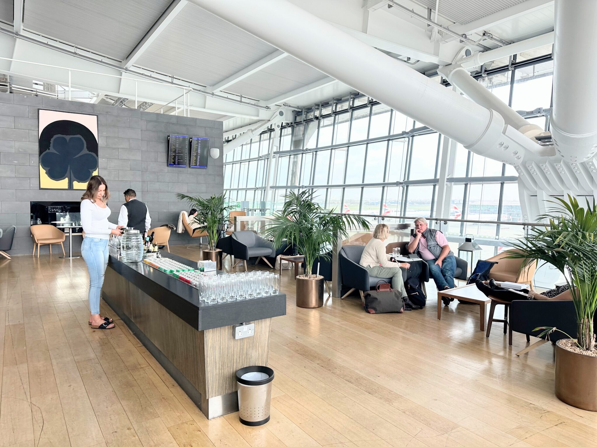 Review: Concorde Lounge Heathrow (Why we wouldn't go again!) - Couple ...