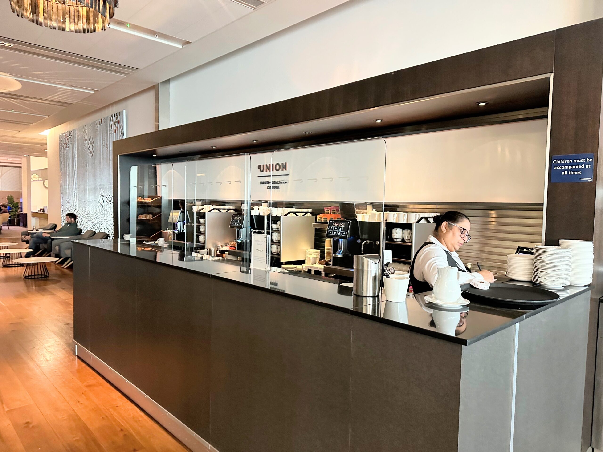 Review: Concorde Lounge Heathrow (Why we wouldn't go again!) - Couple ...